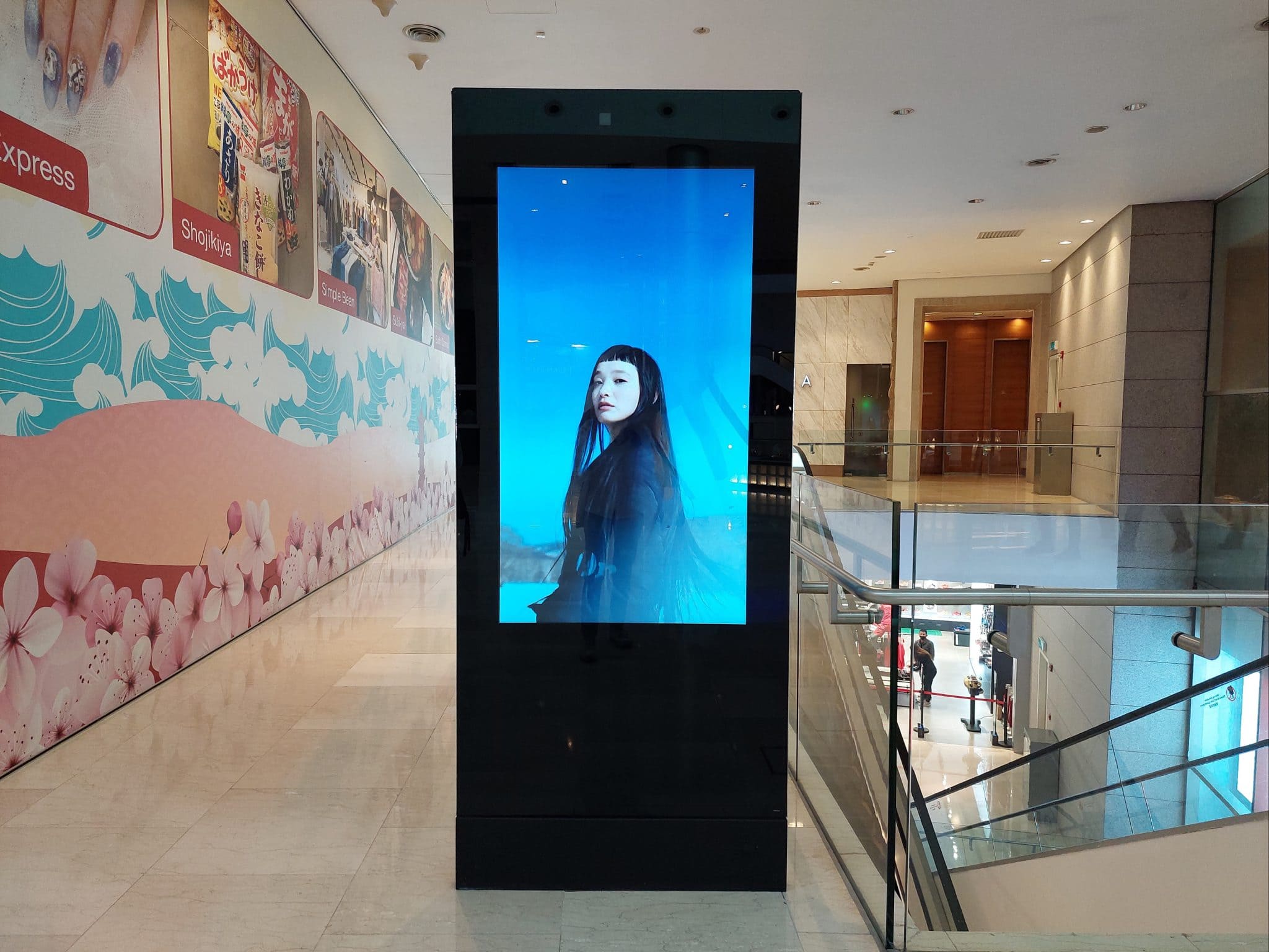 World’s Slimmest Dual-Sided Digital Signage - V-Series